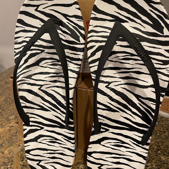 Fitflop | Shoes | New Zebra Fitflops Size 8 | Poshmark